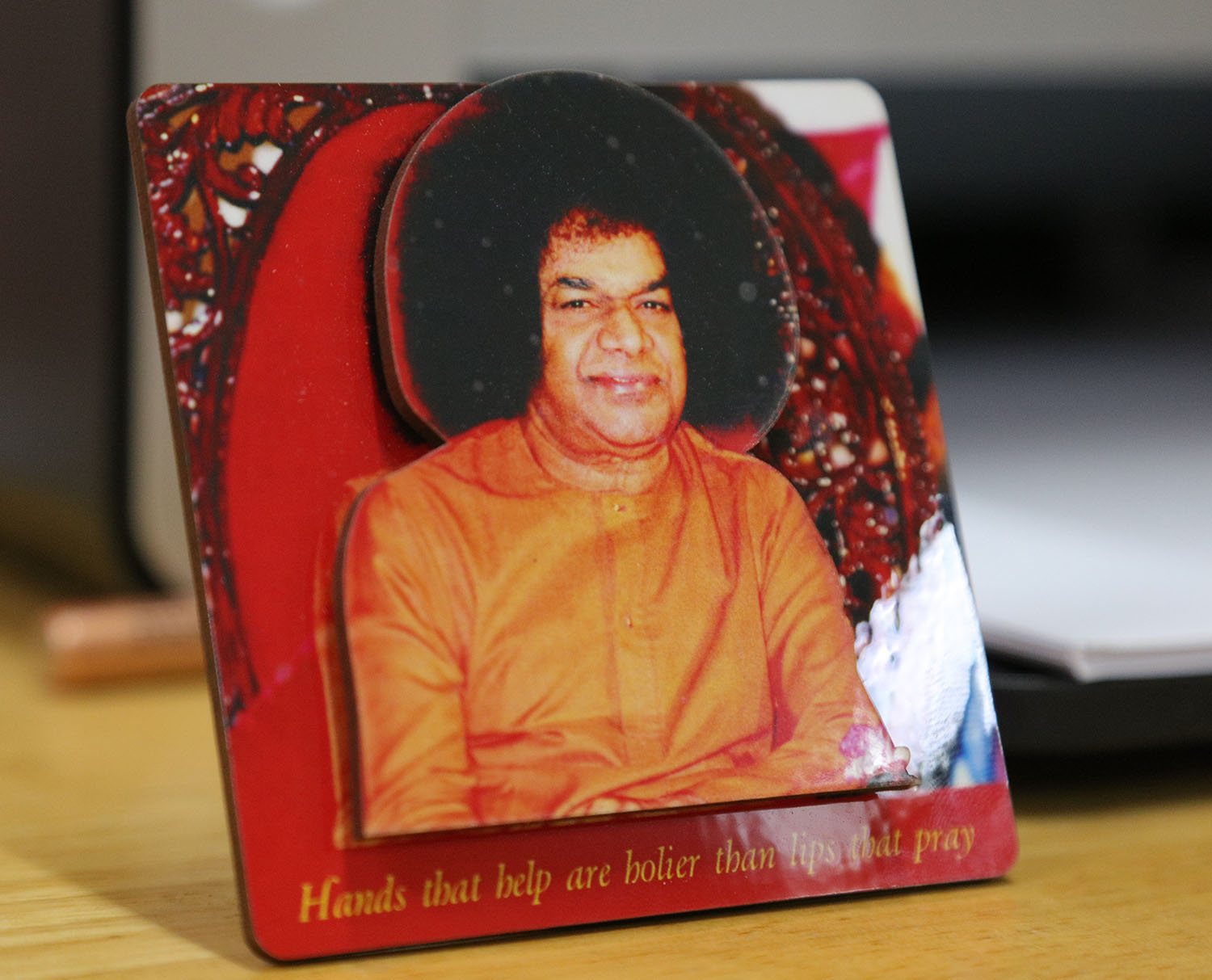 Hand that help are holier than lips that Pray- 3D Photo Stand [17795 ...